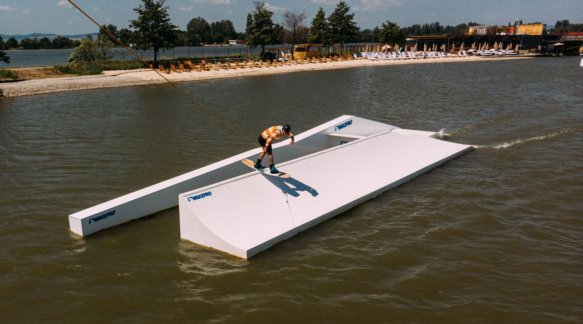 Wakepark features | Wasserski obstacles | Wakepro.eu